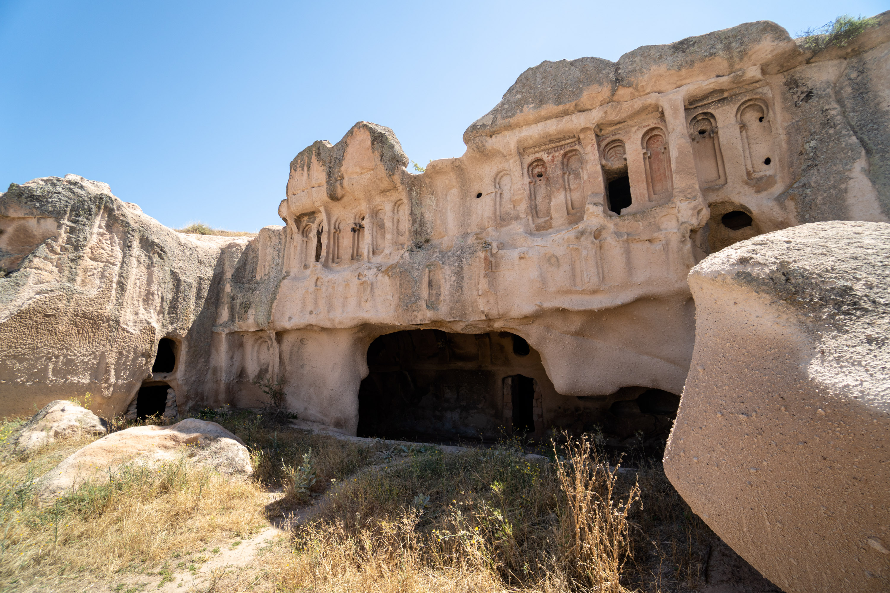 Açıksaray, The Rock-Cut Complexes of “Open Palace”