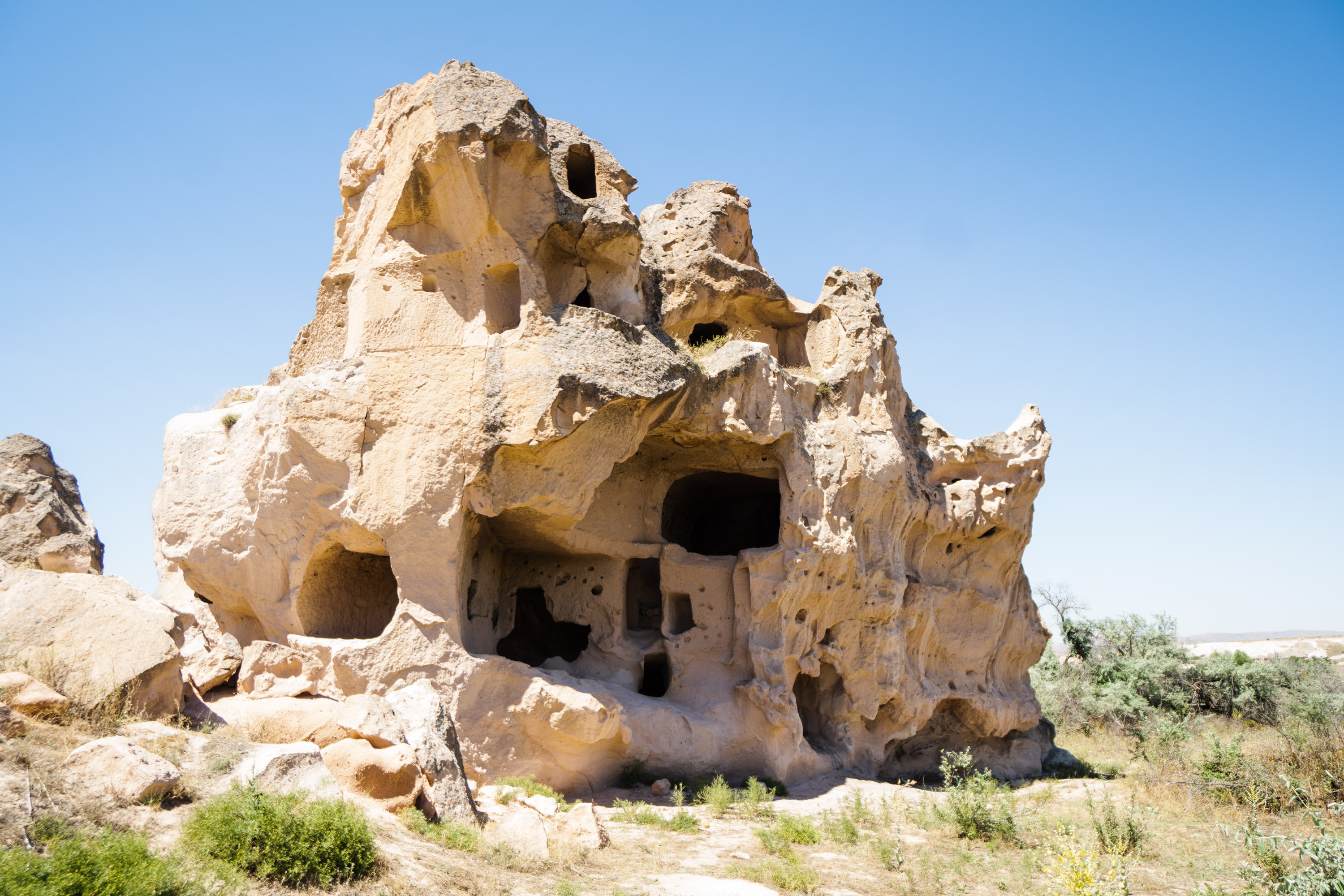Açıksaray, The Rock-Cut Complexes of “Open Palace”